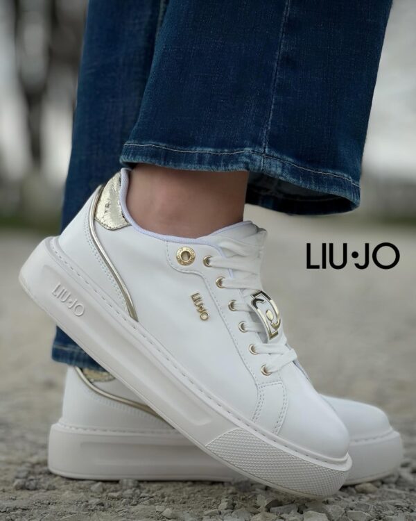 Bele ženske patike- 5 modela koja će se nositi proleća 2024!